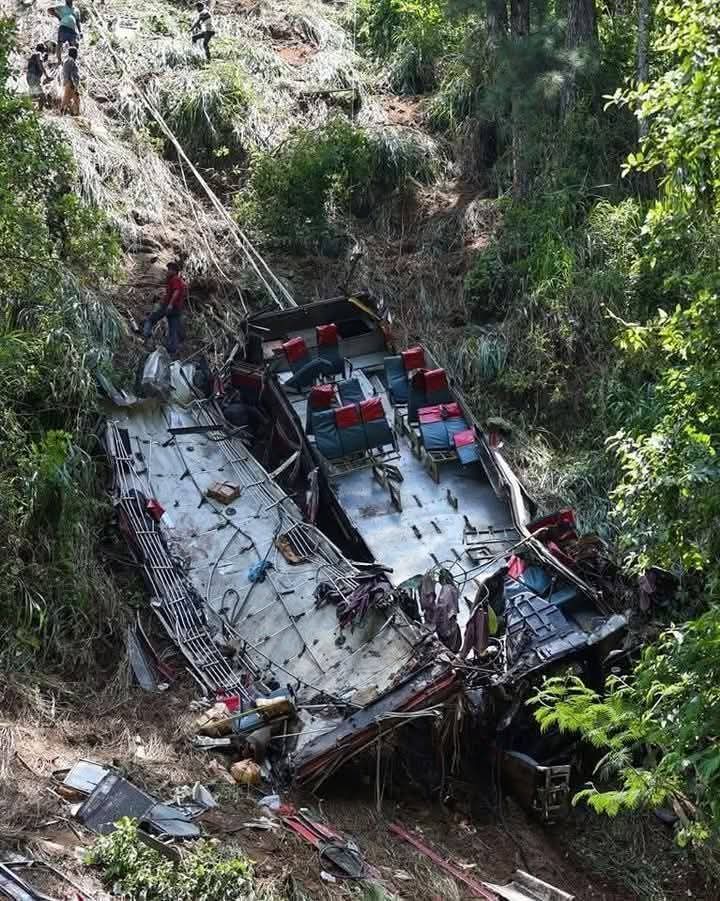 Bus that fell into Garadi Falls recovered. 22 dead - Sri Lanka News