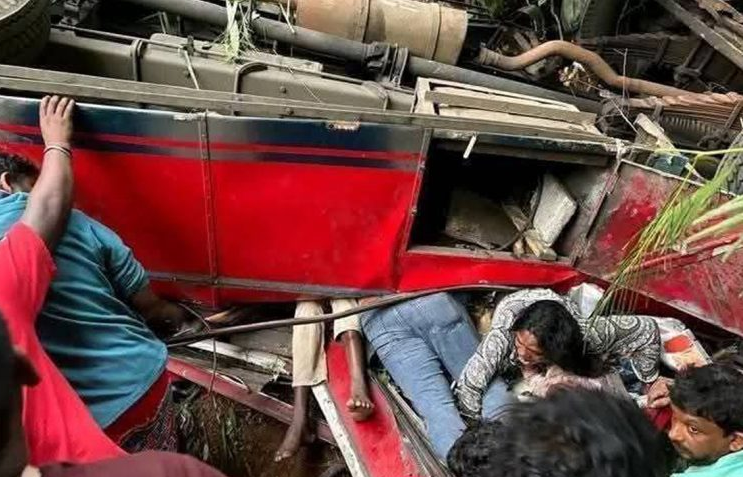 Death toll in Ramboda bus accident rises to 21 - Sri Lanka News